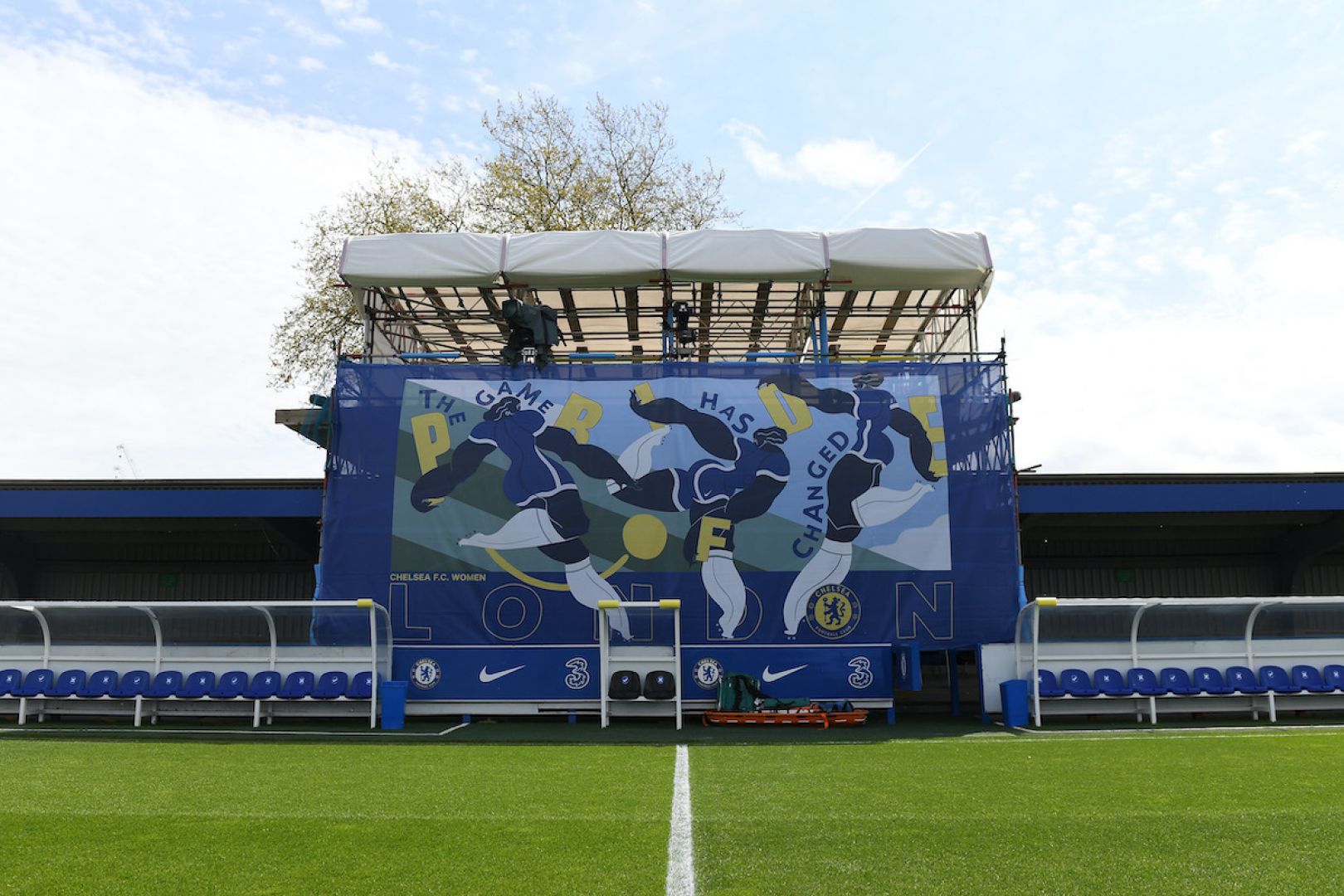 Kelly Anna creates bold female silhouettes for Chelsea FC Women's club ...