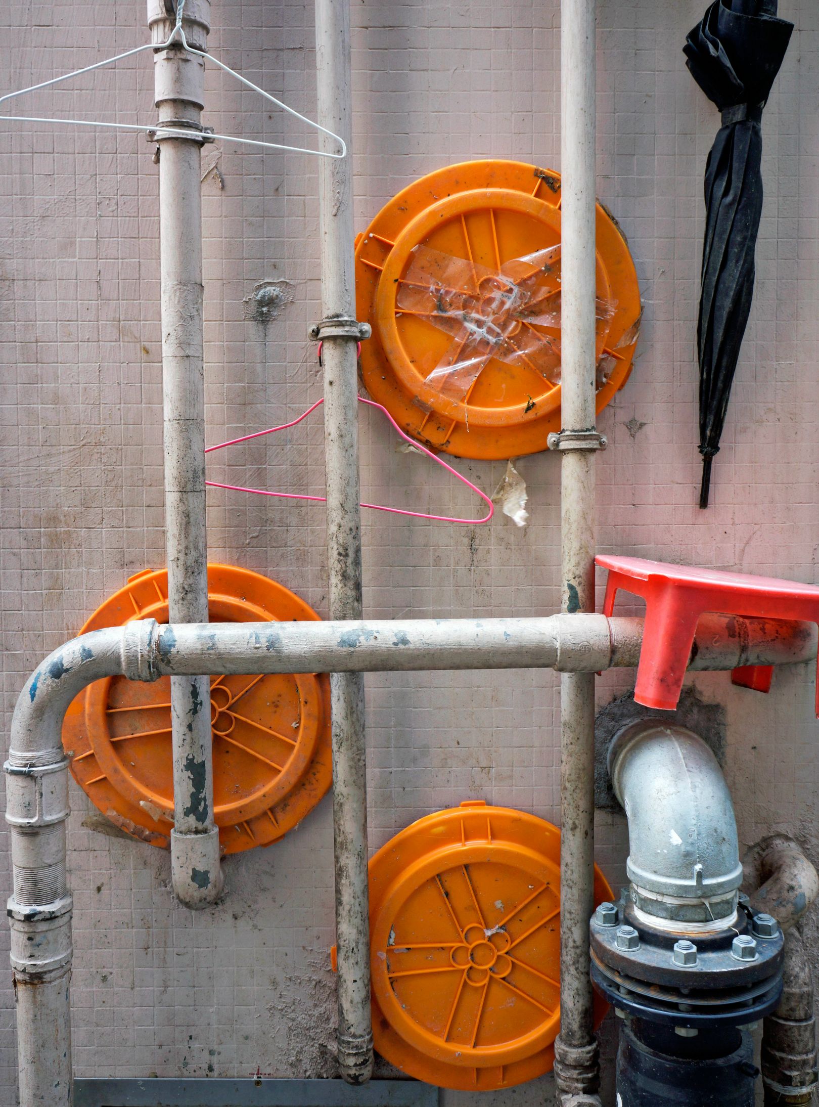 Scavenger Lanes: Photographer captures the back alleys of Hong Kong ...