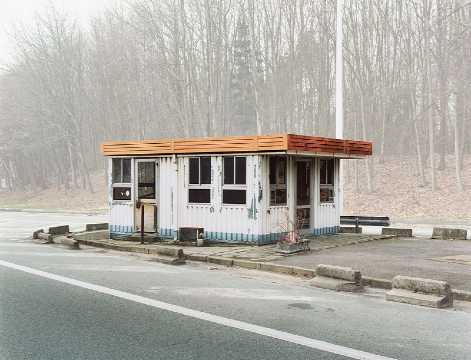 Abandoned Checkpoints: Photographer documents Europe's forgotten ...