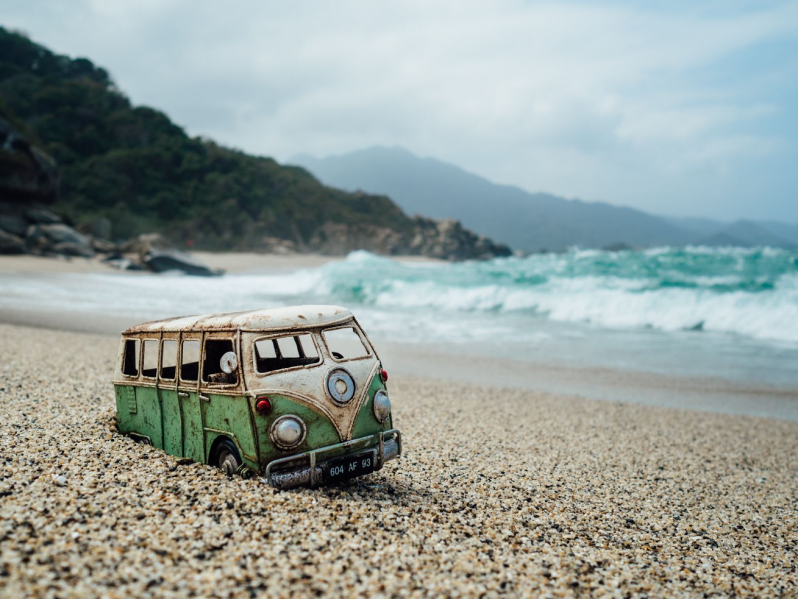 Travelling Cars: Photographer goes on exciting mini adventures with ...