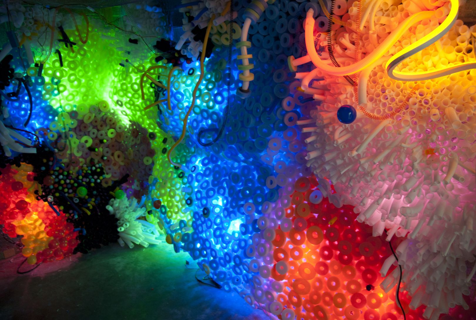 Bright and chaotic light sculptures and art installations by Adela ...