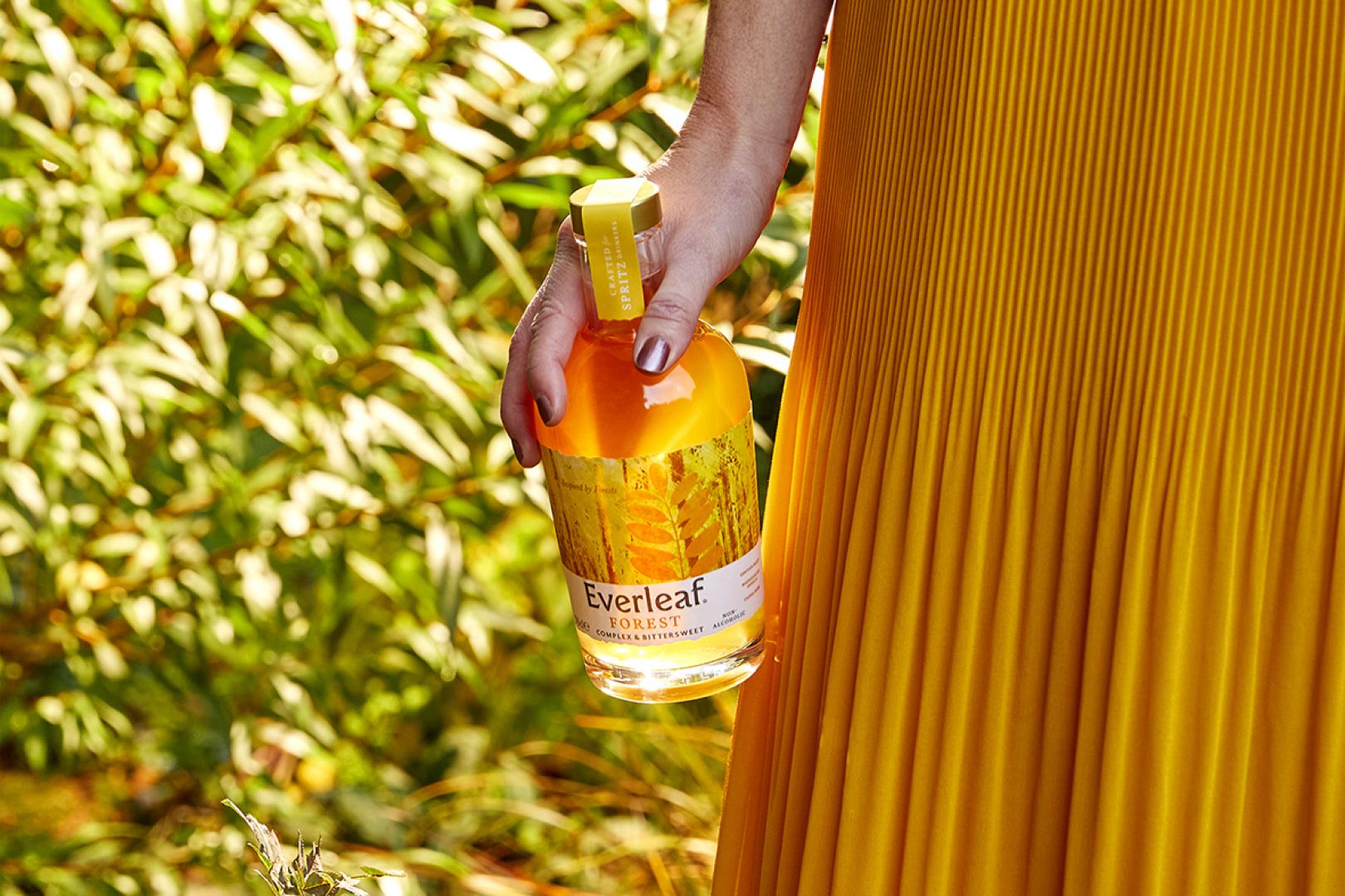 B&B studio's refreshing new identity for non-alcoholic aperitif ...