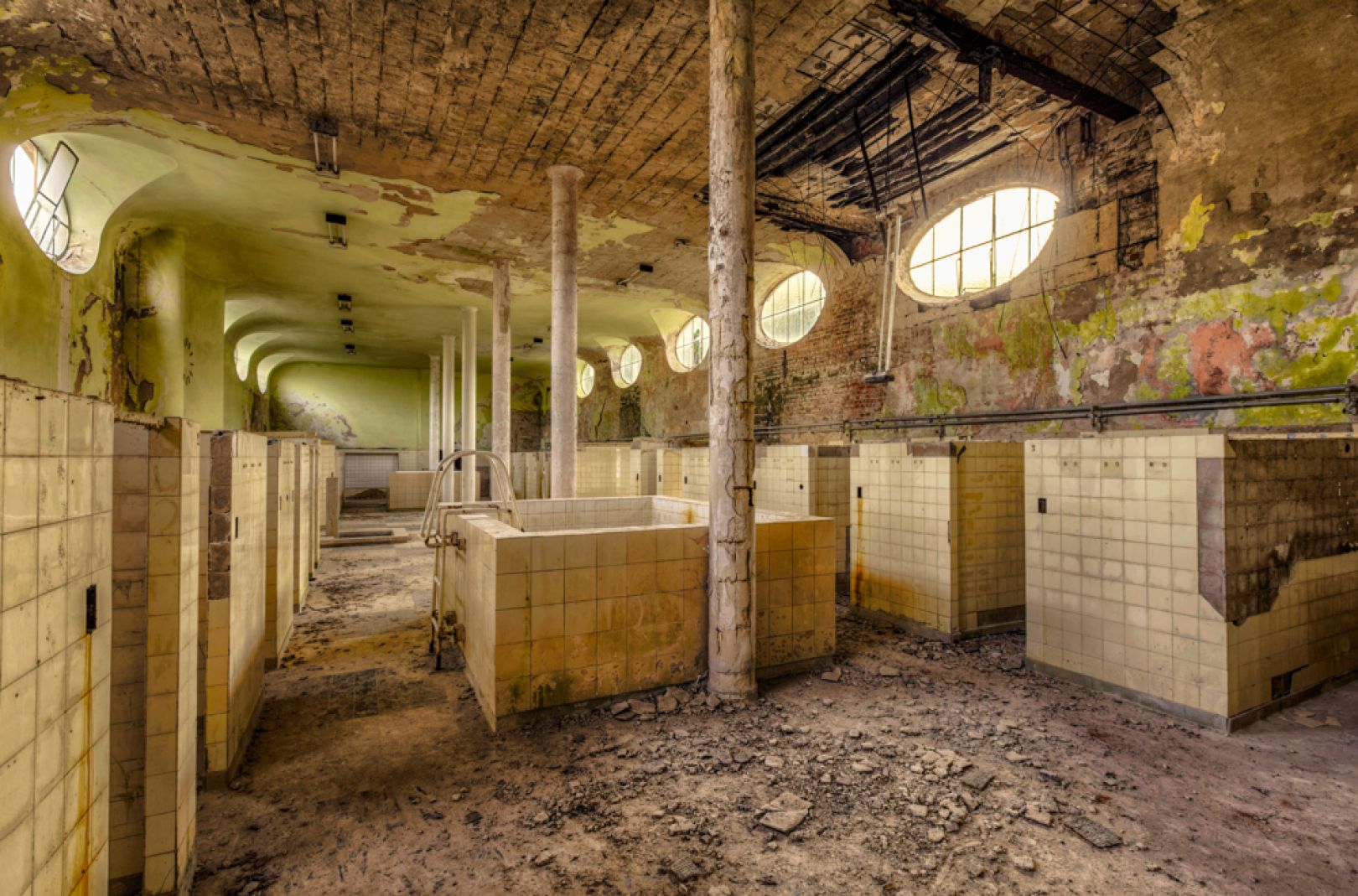 Abandoned Buildings: Photographer shows us a glimpse of the end of the ...