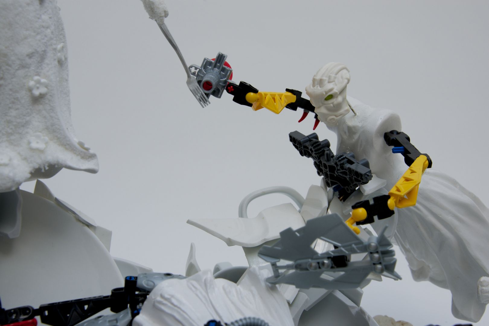 War & Pieces: Sculpture of thousands of fragments of porcelain depict a ...