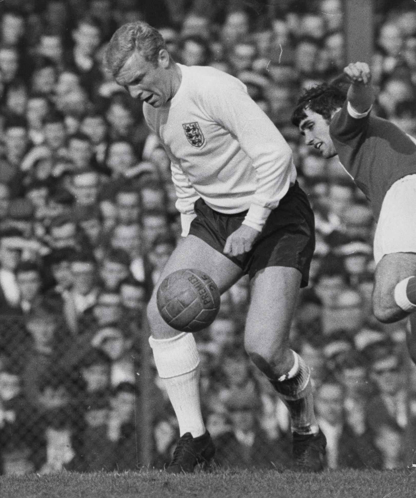 Never-before-seen family photographs of Bobby Moore go on display at ...