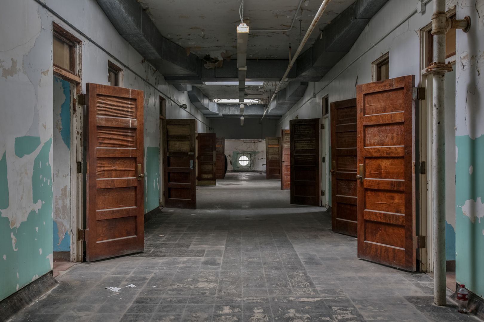 Abandoned Asylums: An unrestricted journey into America's forgotten ...