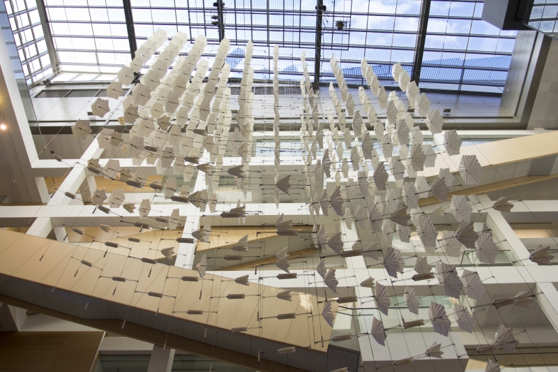 Mesmerising kinetic sculpture that mimics the movement of a flock of ...