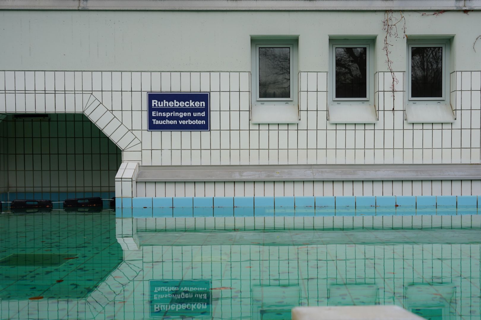 Photographs of a German outdoor pool in winter promise of a summer like ...