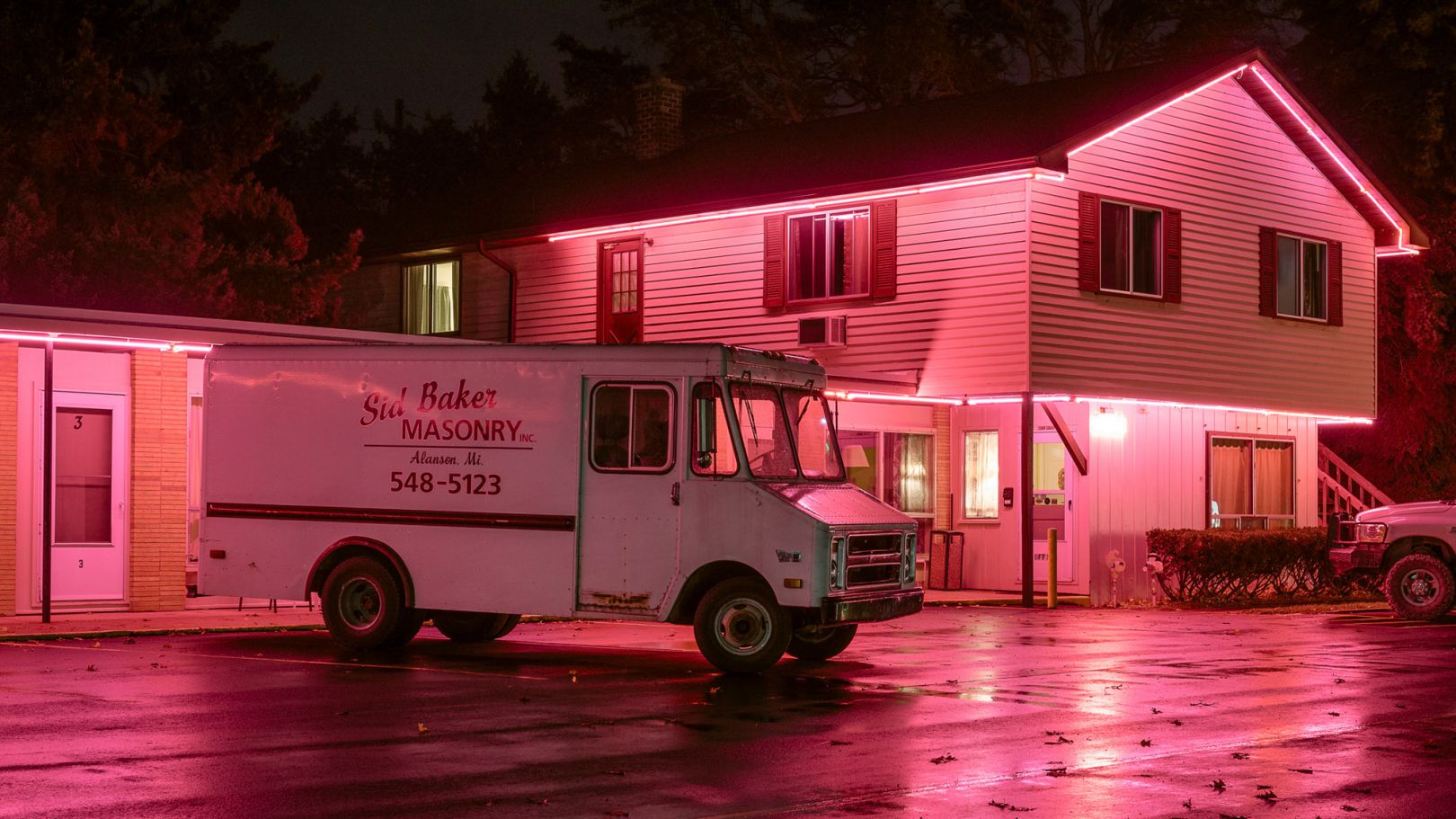 Cinematic photographs of America's rural Midwest at night look like ...