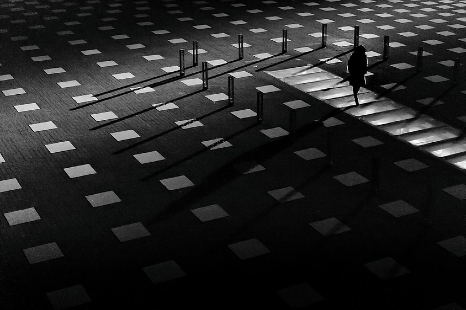 Dramatic, minimalist street photography that captures the quieter side ...