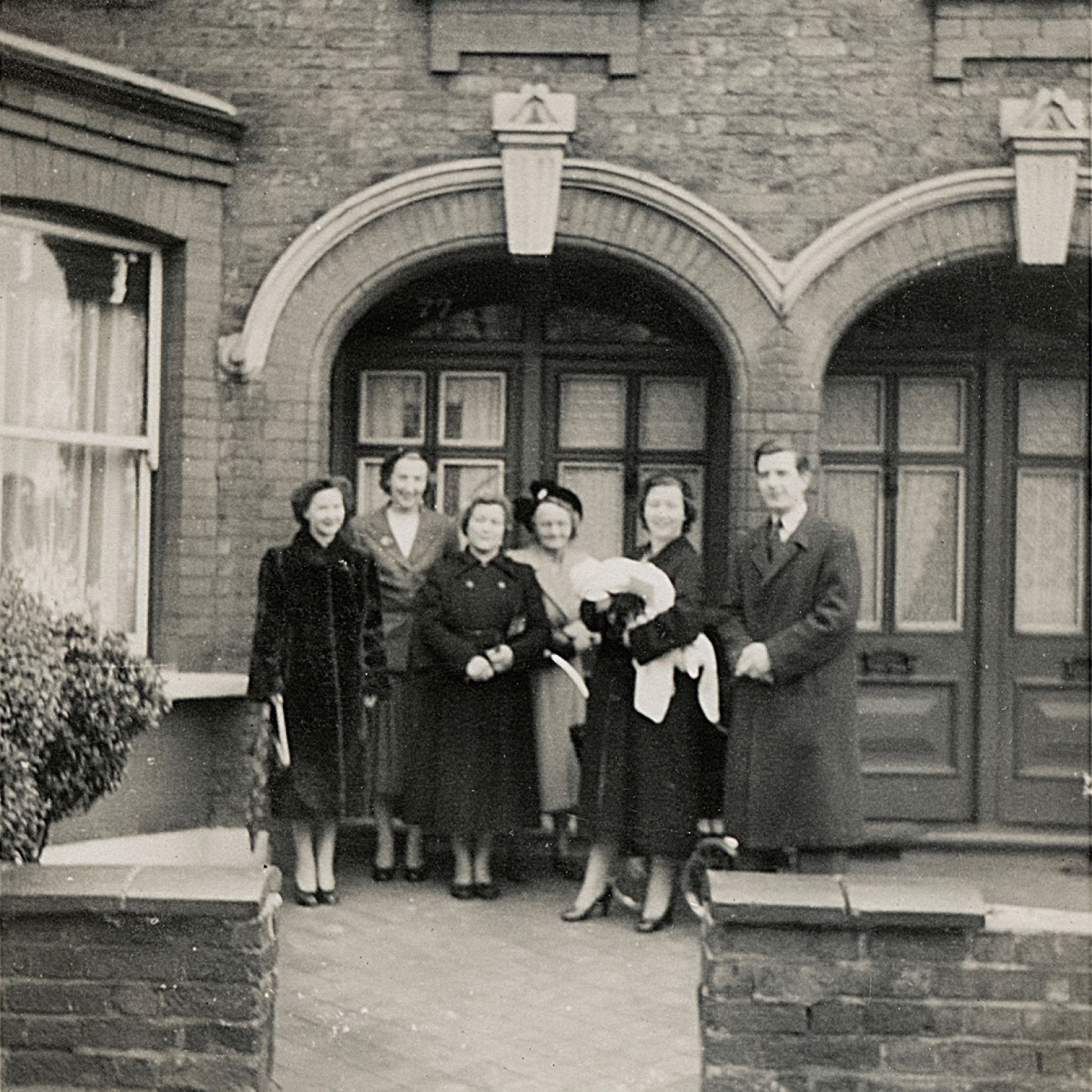Newly uncovered photographs show London's disappearing working class ...