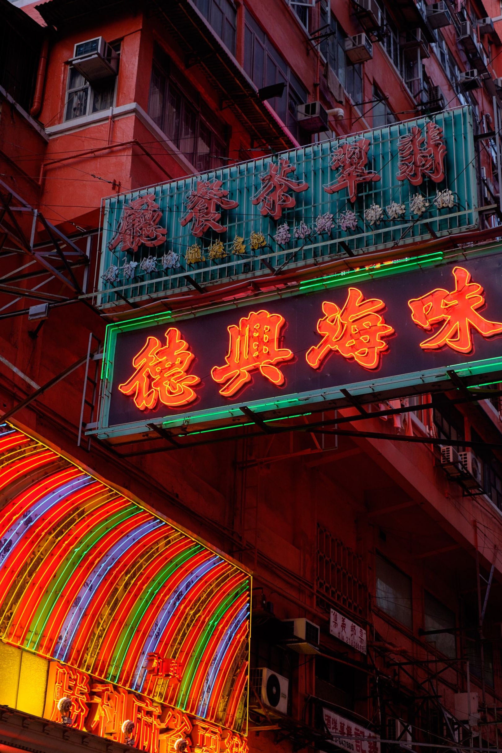 Photographer captures the bright neon signs of Hong Kong before they ...